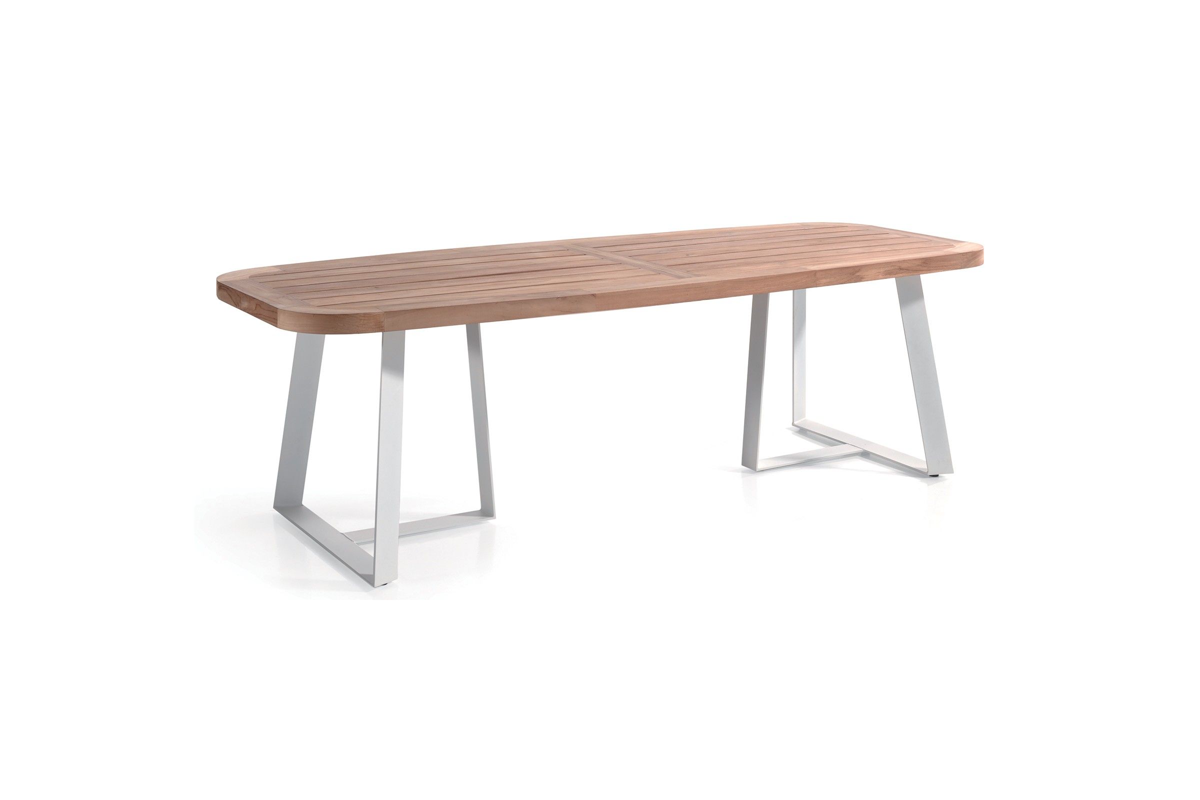 Table en teck massif pour le repas au jardin